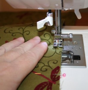 Make it Monday - How to Sew a Round Tablecloth - Super Mom - No Cape!